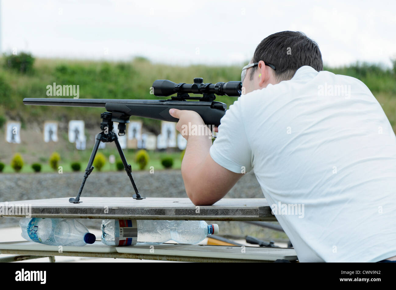 Man shooting rifle at range Stock Photo - Alamy