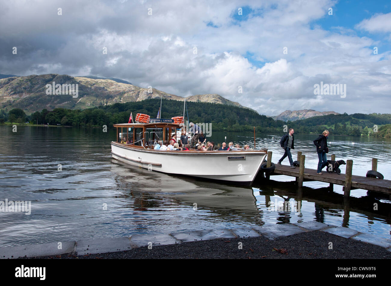 Tourist passengers getting off Coniston Launch at Bank Ground jetty on ...