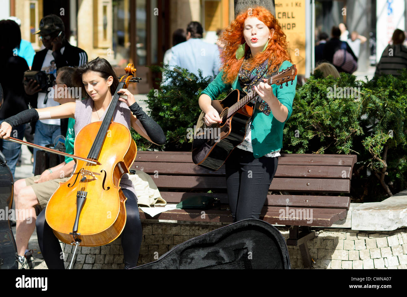 Busking in the sun hi-res stock photography and images - Alamy