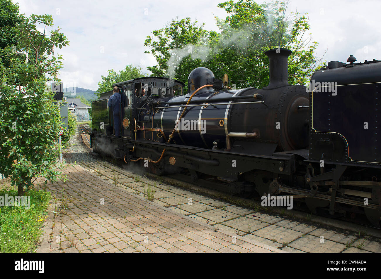 Steam engine leaving porthmadoc on the narrow gauge welsh highland ...