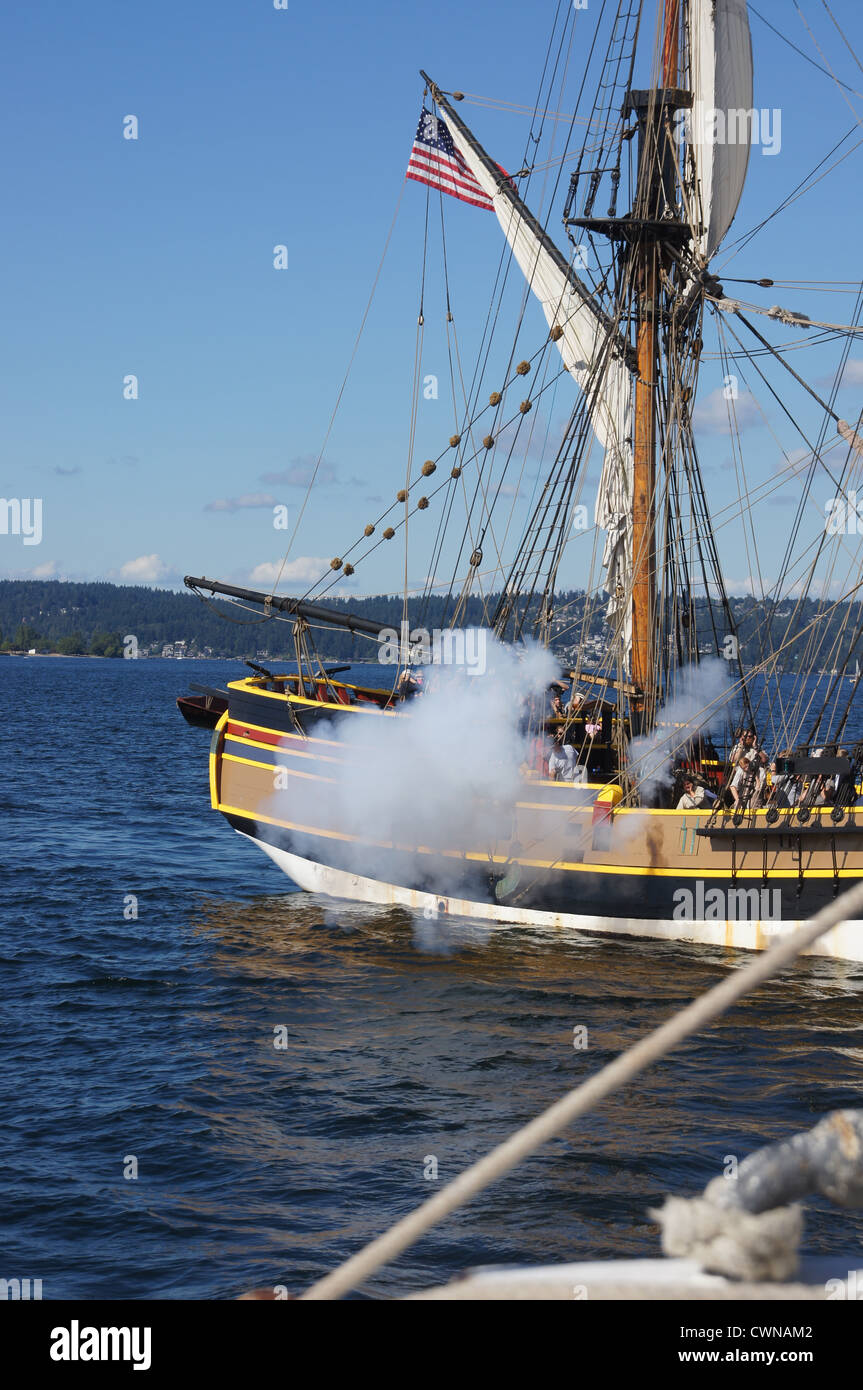 Use fire boat water cannon hi-res stock photography and images - Alamy