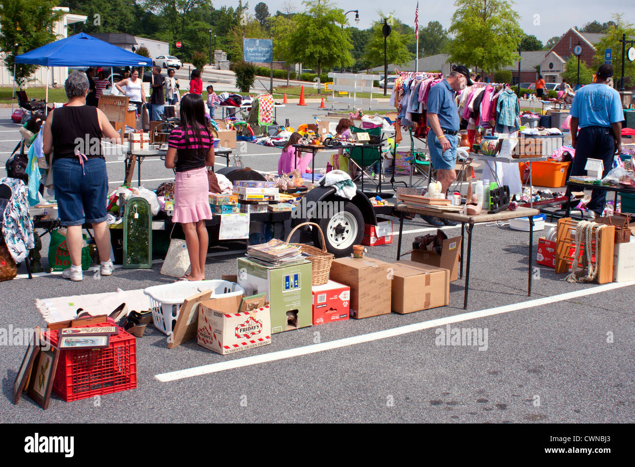 Garage sale items hi-res stock photography and images - Alamy
