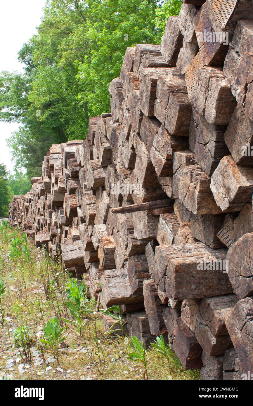 Railroad lumber hi-res stock photography and images - Alamy