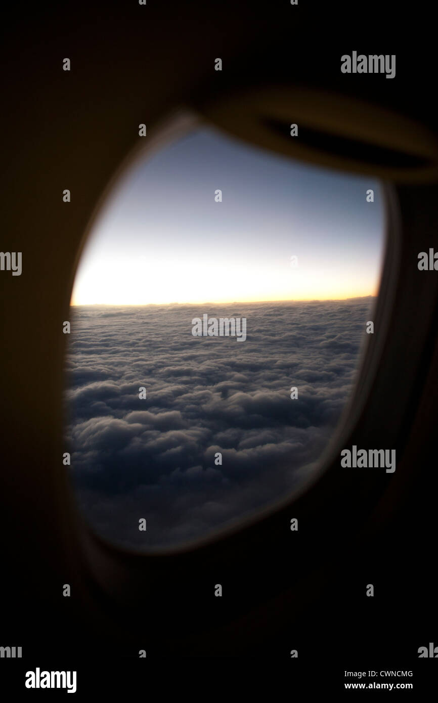 Aeroplane in flight the sun hi-res stock photography and images - Alamy