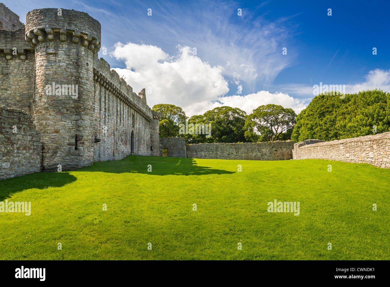 Medieval stone castle hi-res stock photography and images - Alamy