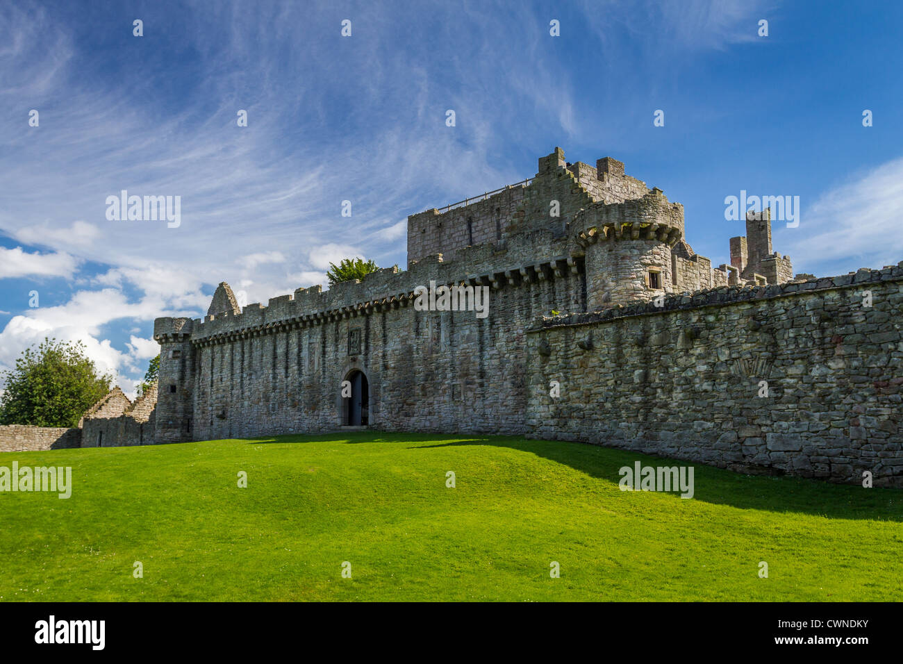 Medieval stone castle hi-res stock photography and images - Alamy