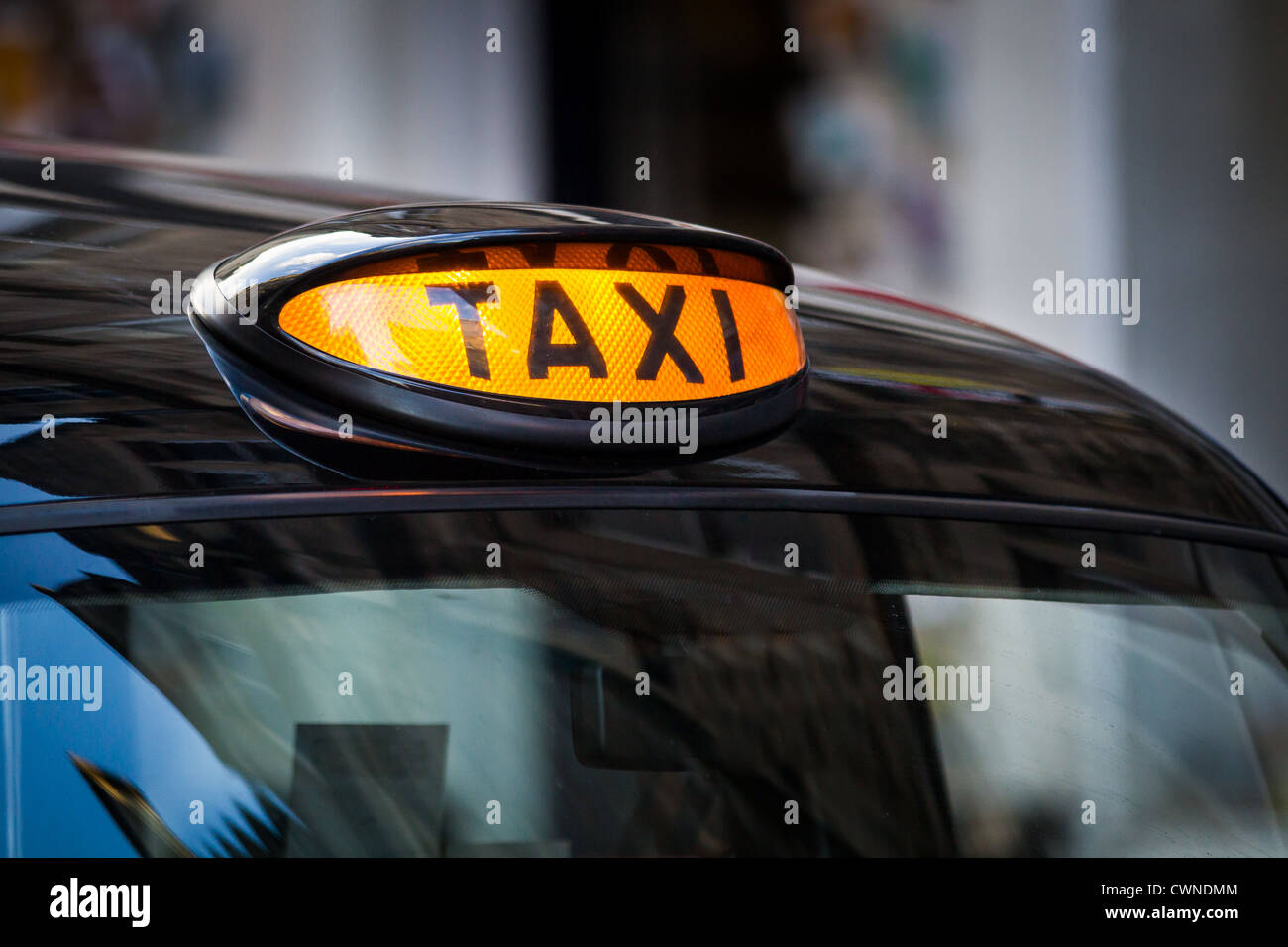 Uk taxi sign hi-res stock photography and images - Alamy