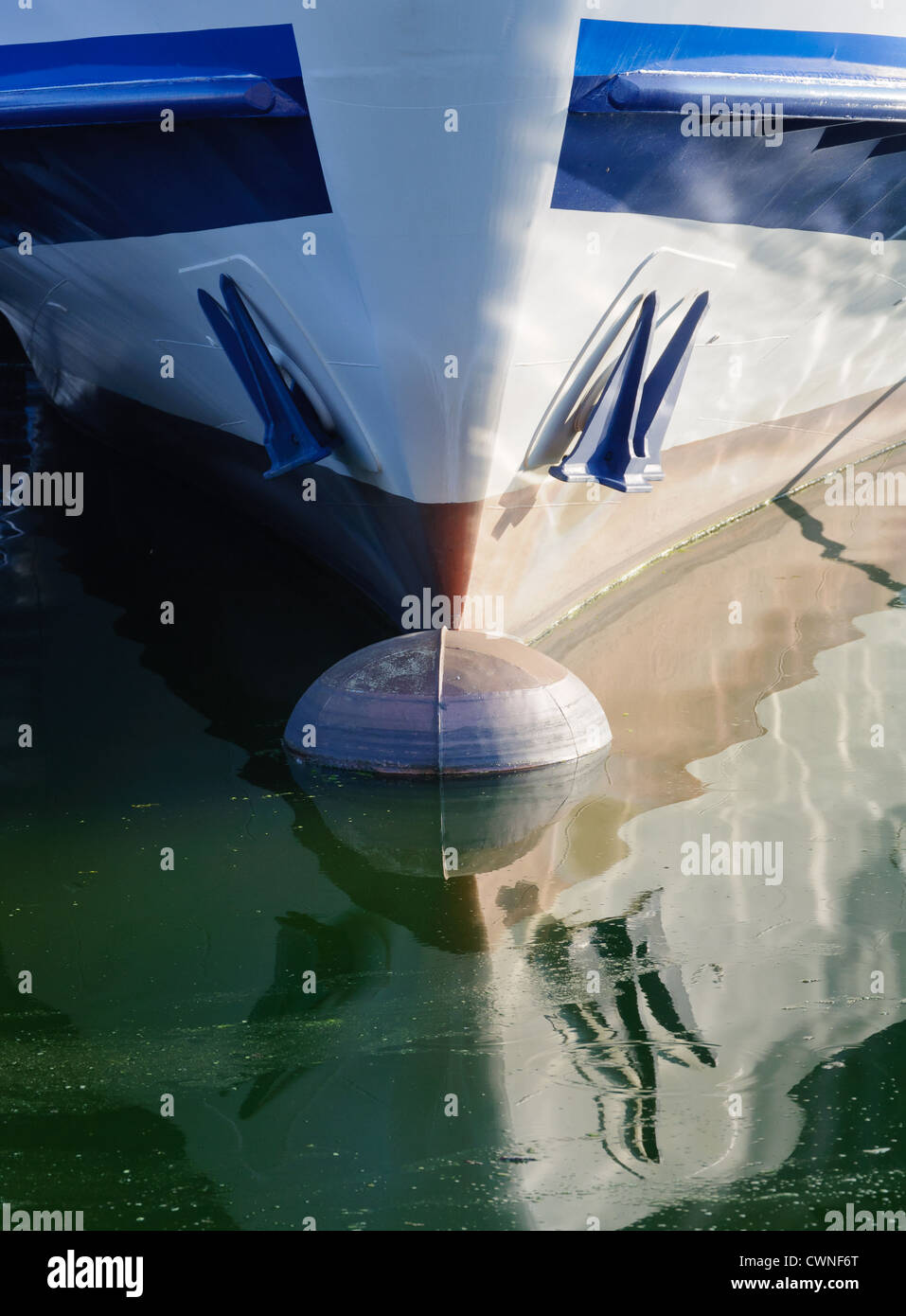 Bow prow front hi-res stock photography and images - Alamy