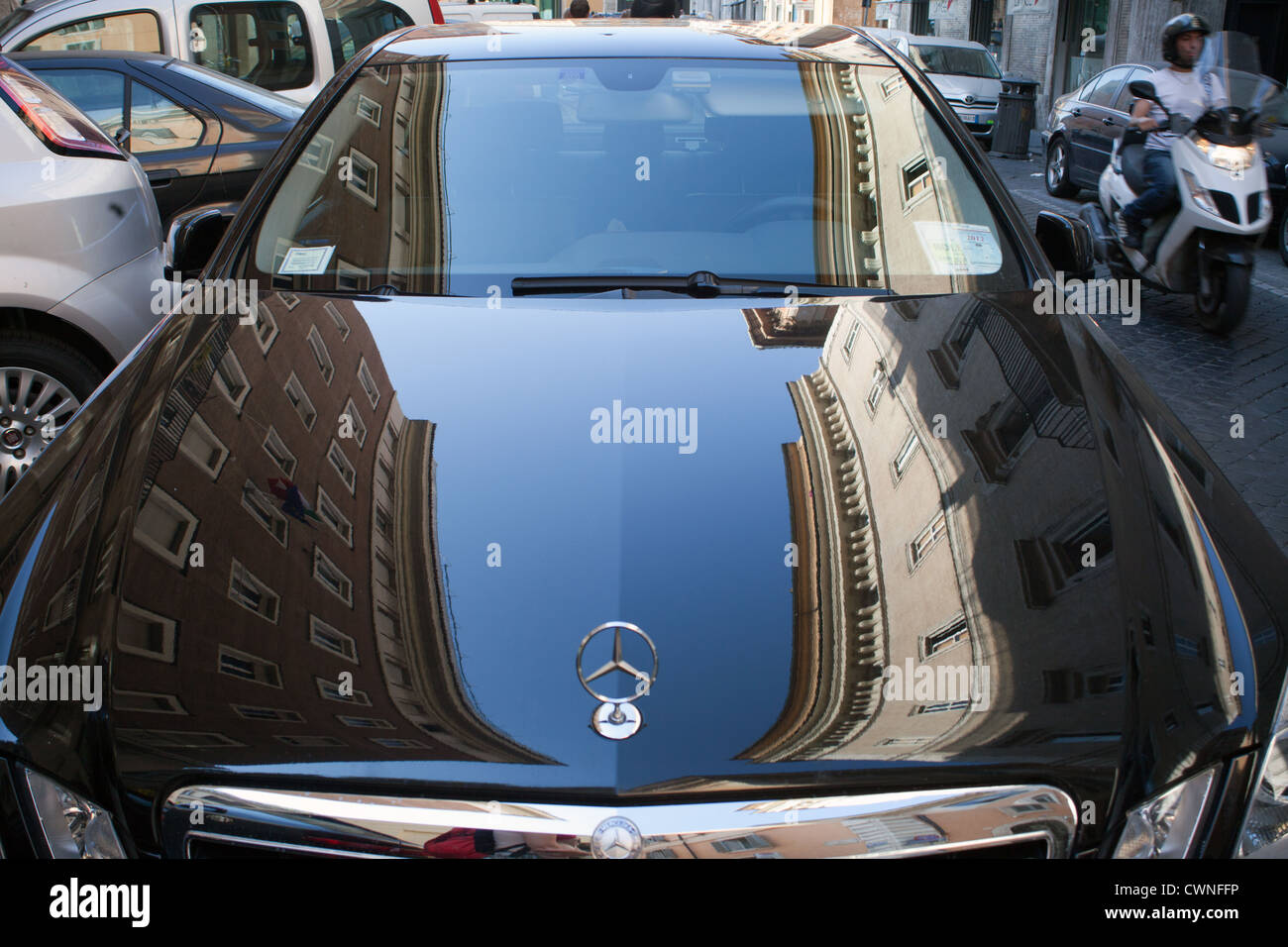 Car reflection building hi-res stock photography and images - Alamy