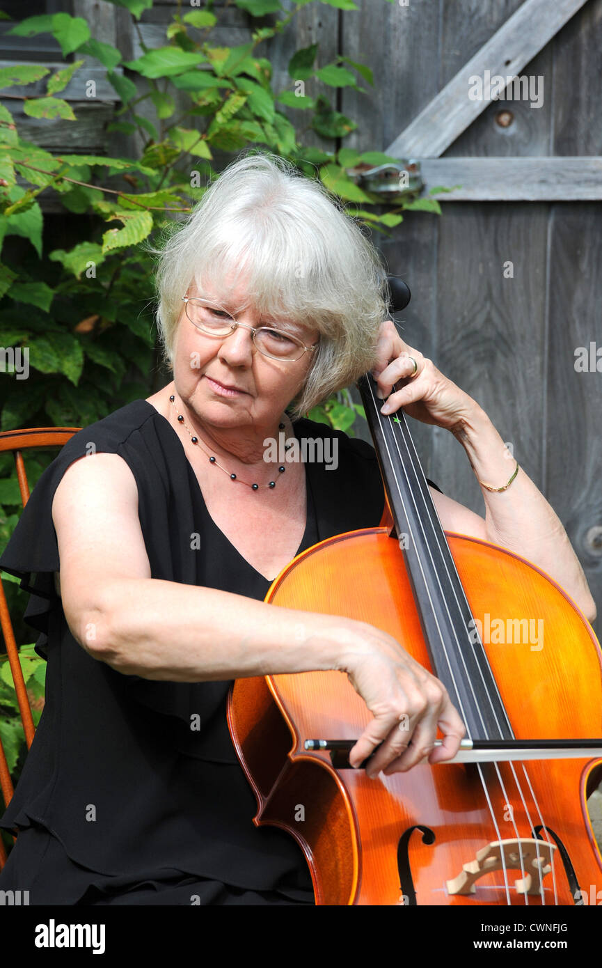 Female cellist performing Stock Photo - Alamy