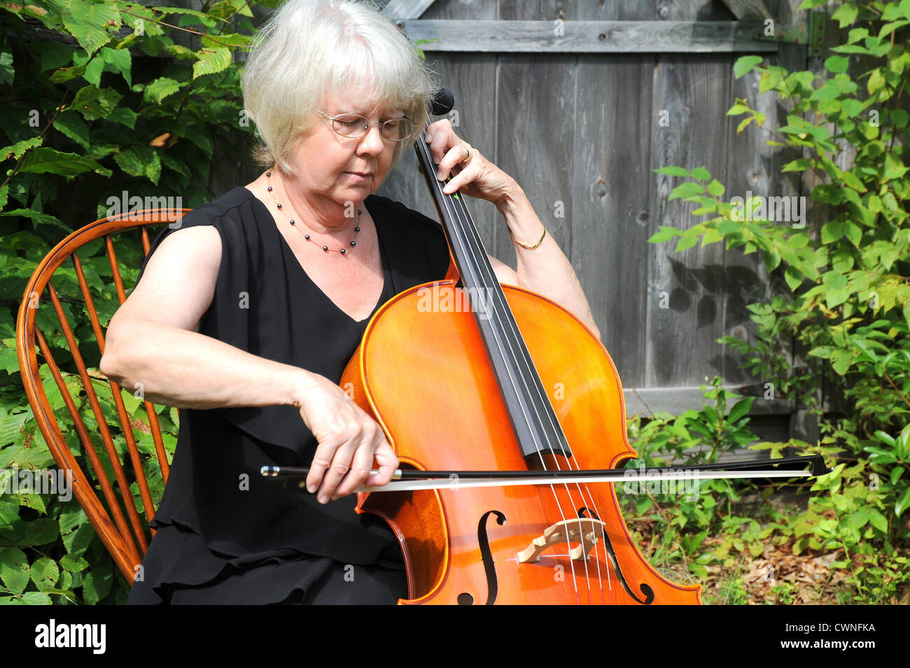 Female cellist performing Stock Photo - Alamy