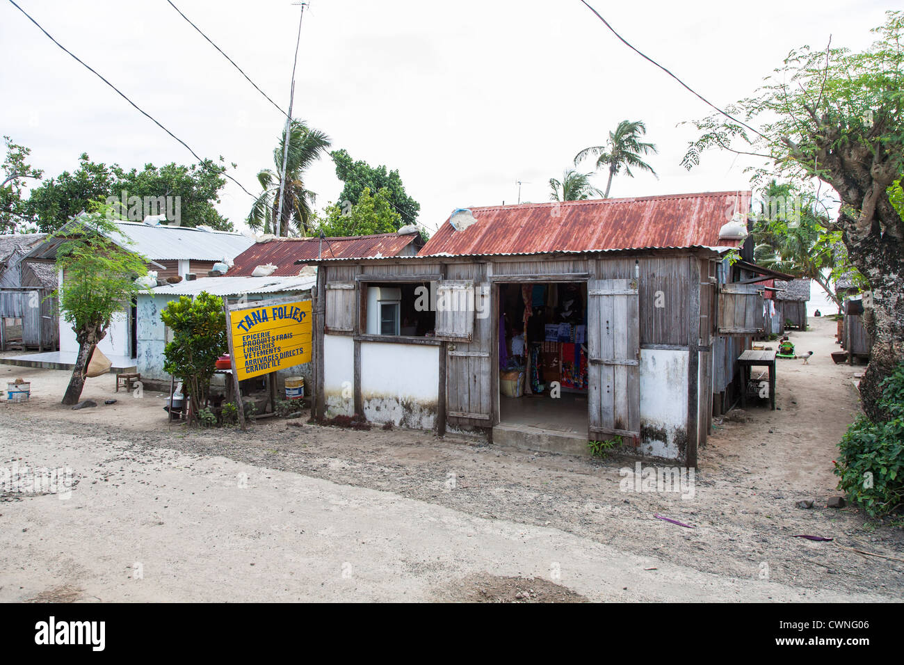 Shack corrugated tin roof hi-res stock photography and images - Alamy