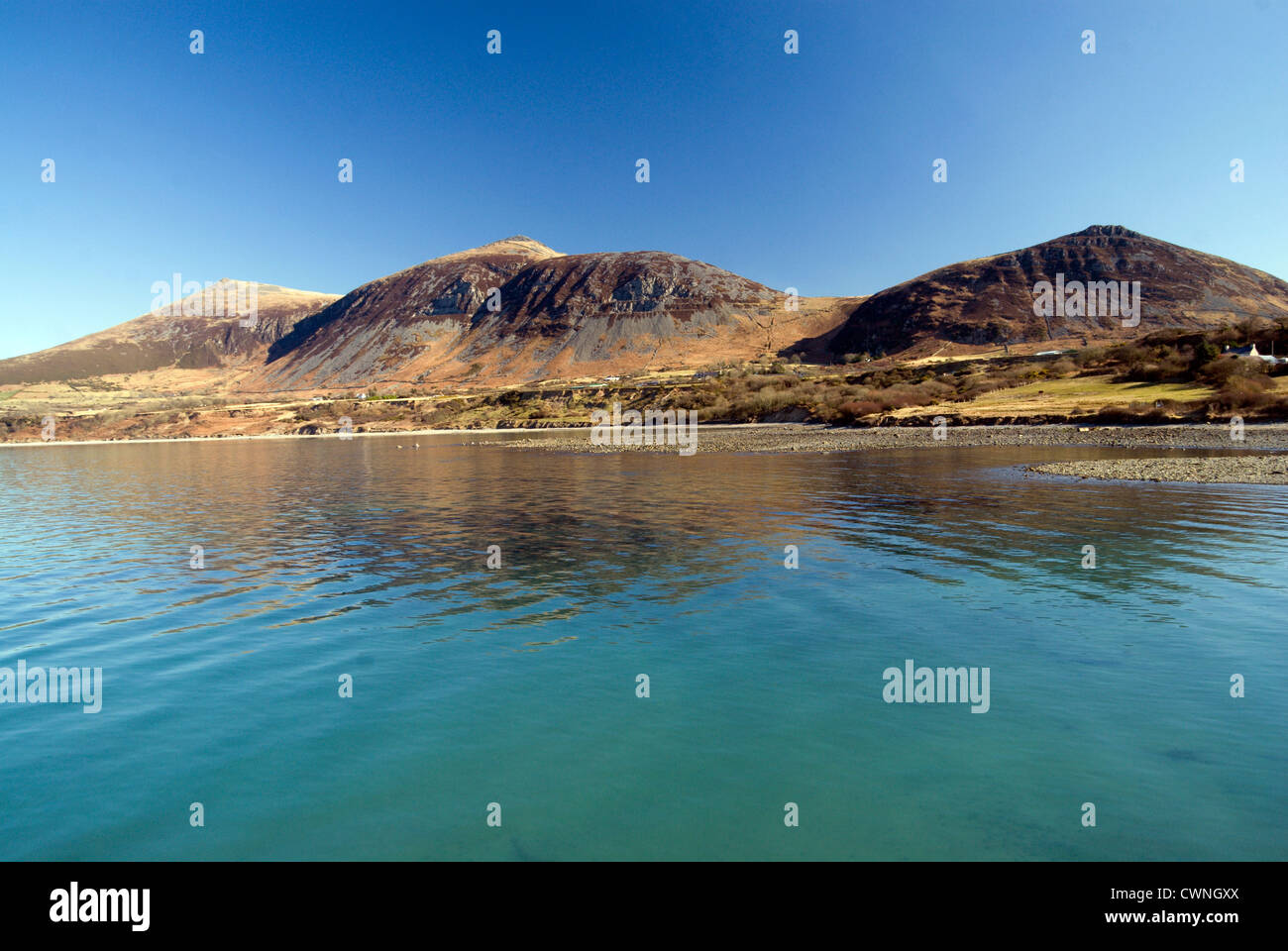 gyrn goch and gyrn ddu mountains from the beach trefor lleyn peninsula ...