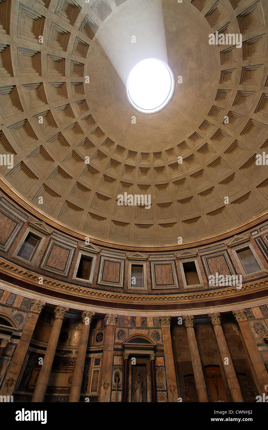 Italy rome pantheon dome skylight hi-res stock photography and images ...