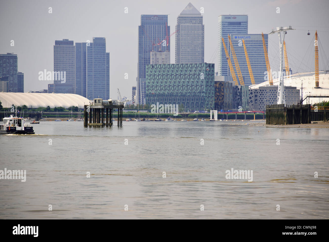 Canary wharf centre and the o2 arena hi-res stock photography and ...