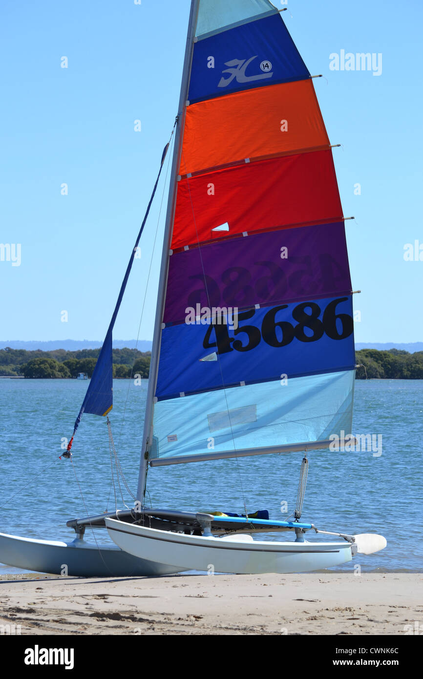 Shoreline with sailboat hi-res stock photography and images - Alamy