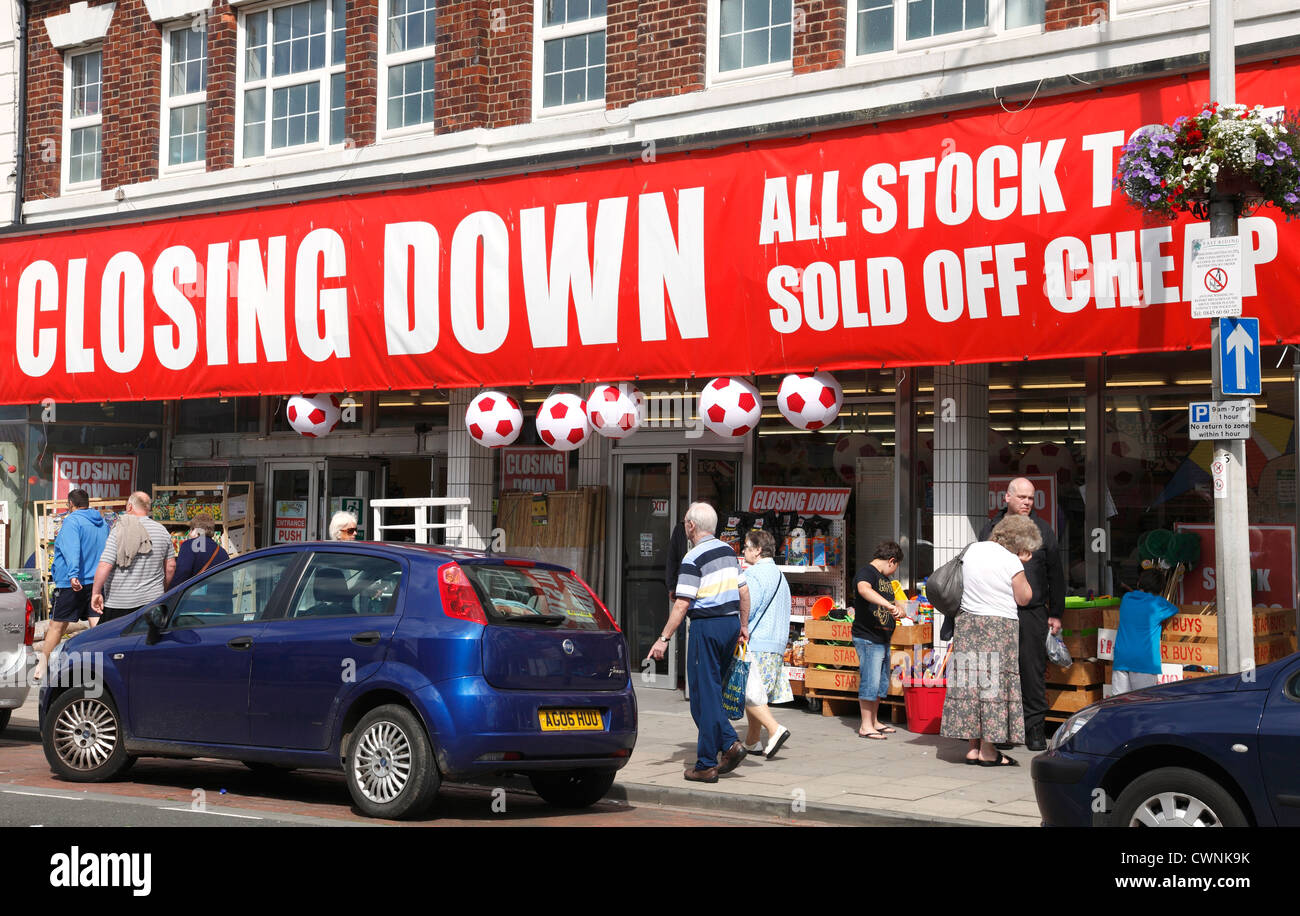 Closing down sales hi-res stock photography and images - Alamy