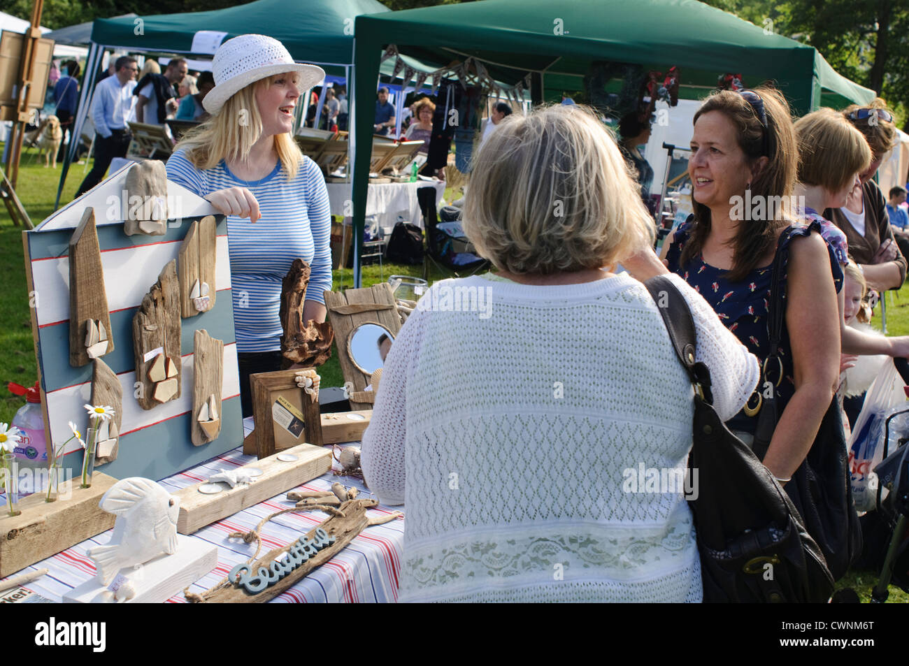Stand for art hi-res stock photography and images - Alamy