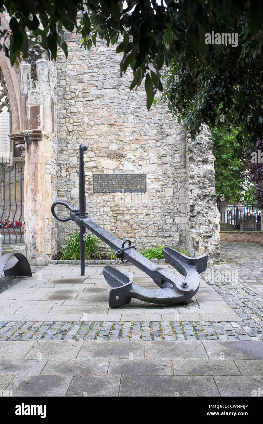 Ships anchor with memorial plaque behind dedicated to merchant seamen ...
