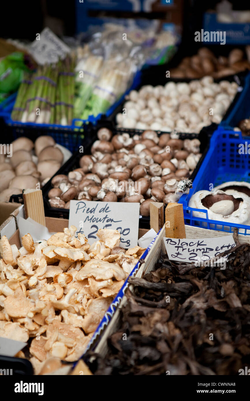 London mushroom stall hi-res stock photography and images - Alamy