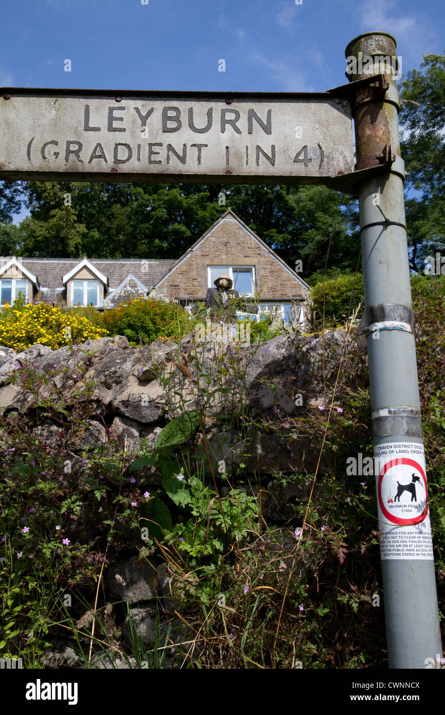 Uk Road Sign Steep Hill Stock Photos & Uk Road Sign Steep Hill Stock ...