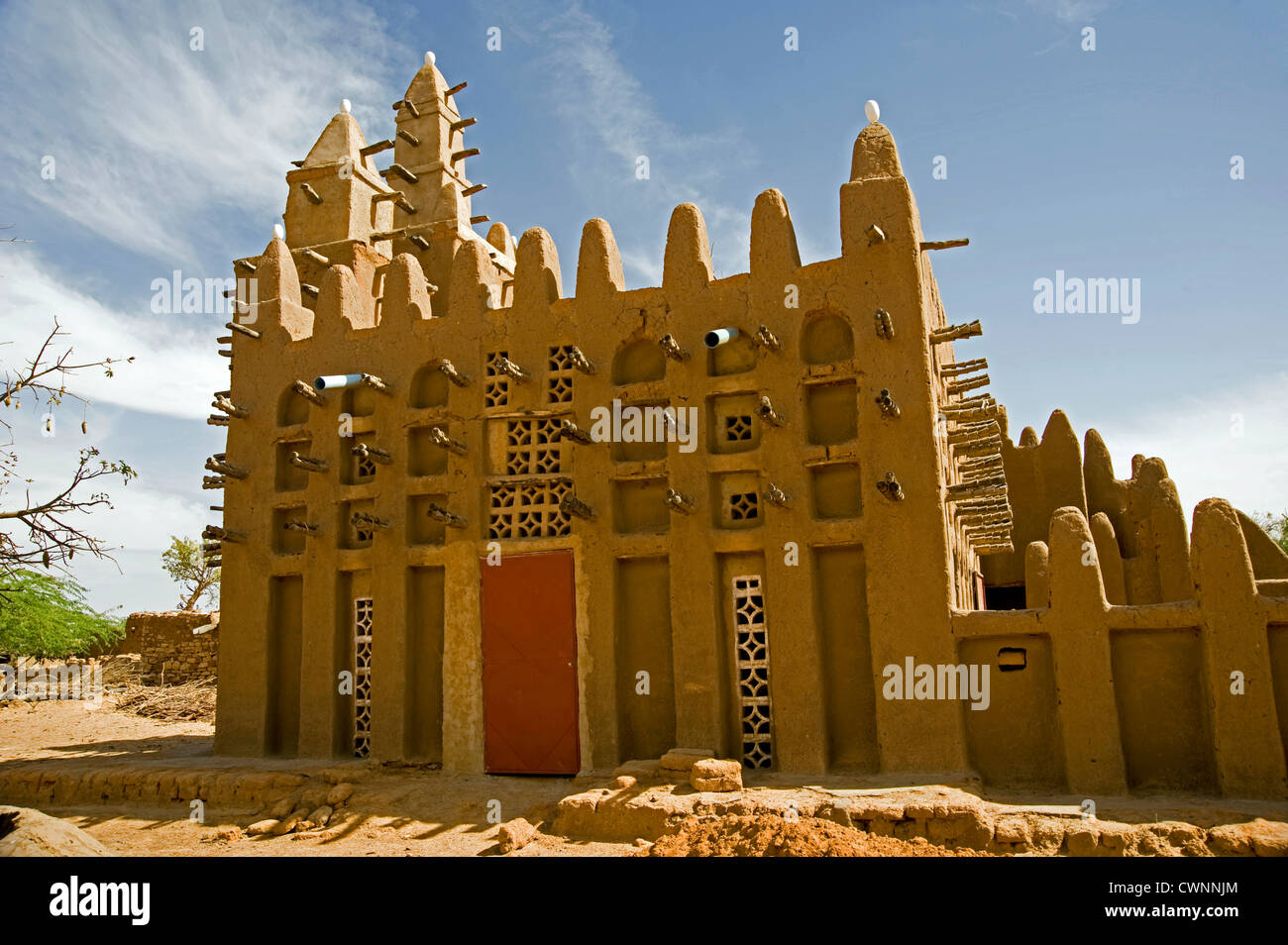 Adobe mosque in Goundiourou village, Pays Dogon, Mali Stock Photo - Alamy