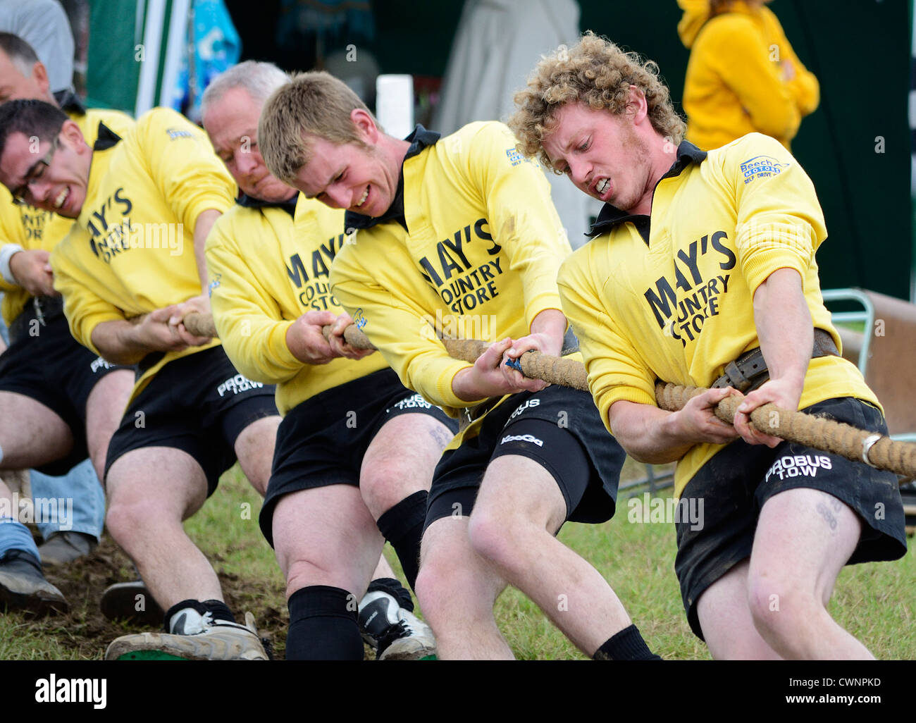 Tugging war hi-res stock photography and images - Alamy