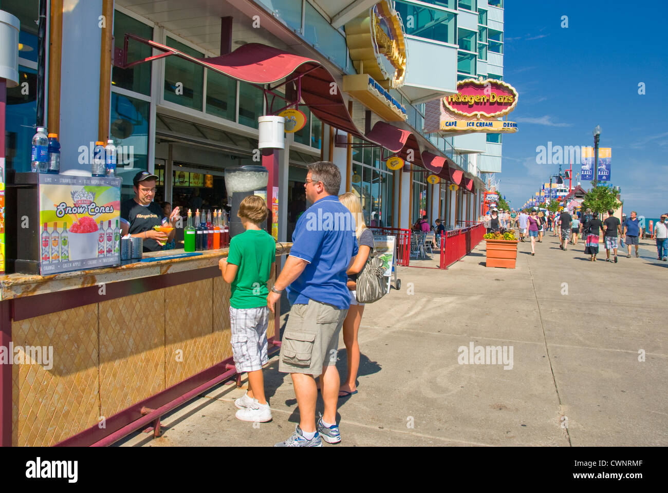 Family waiting in line for ice cream at Navy Pier in Chicago, Illinois ...