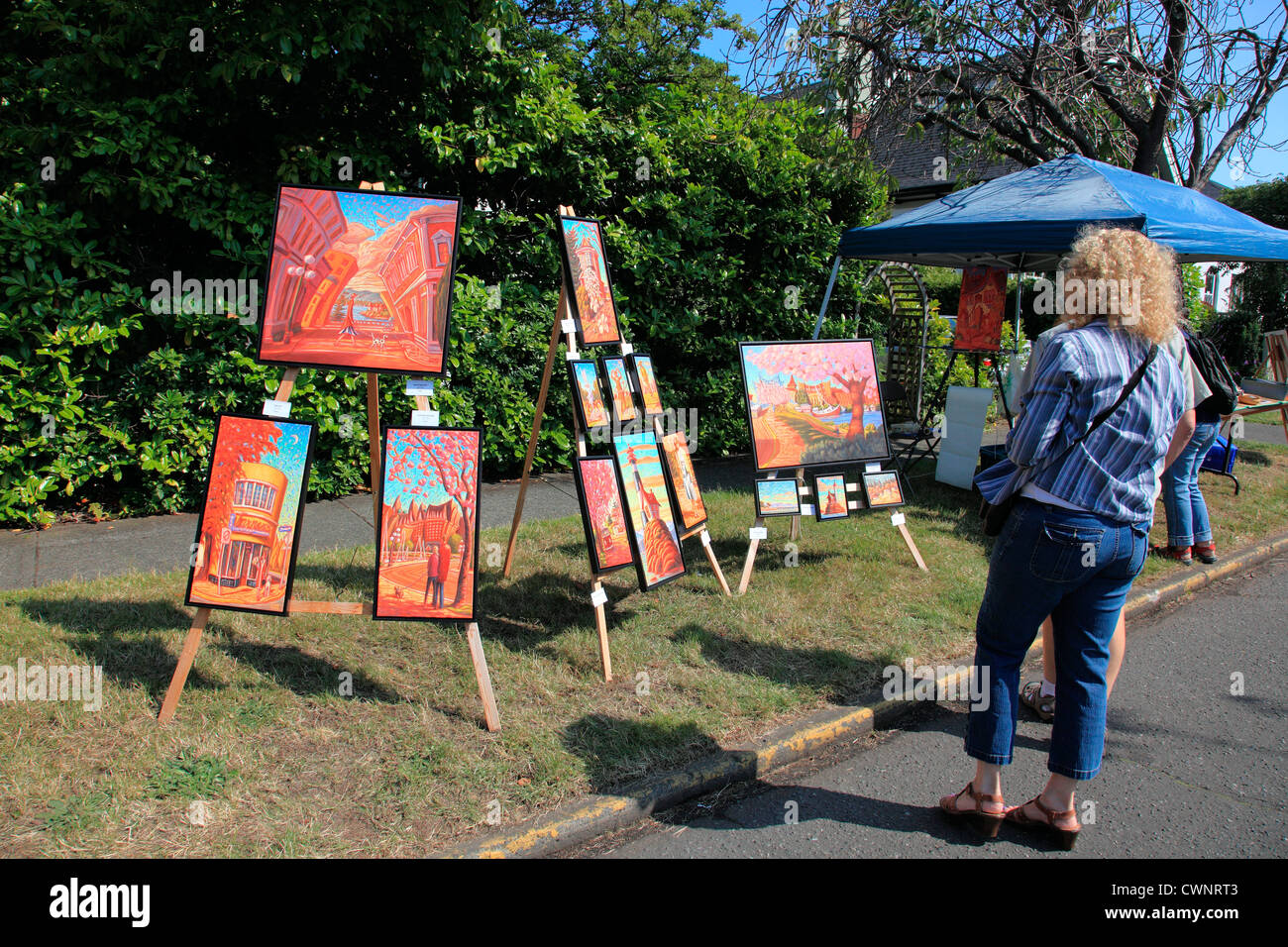 Artist street show and sale Stock Photo - Alamy