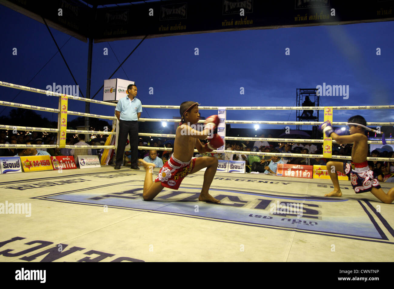 Young Muay Thai fighters dancing on ring Stock Photo - Alamy
