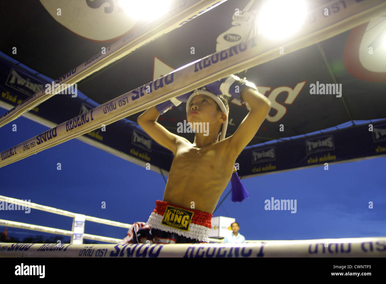 Young Muay Thai fighter dancing on ring Stock Photo - Alamy