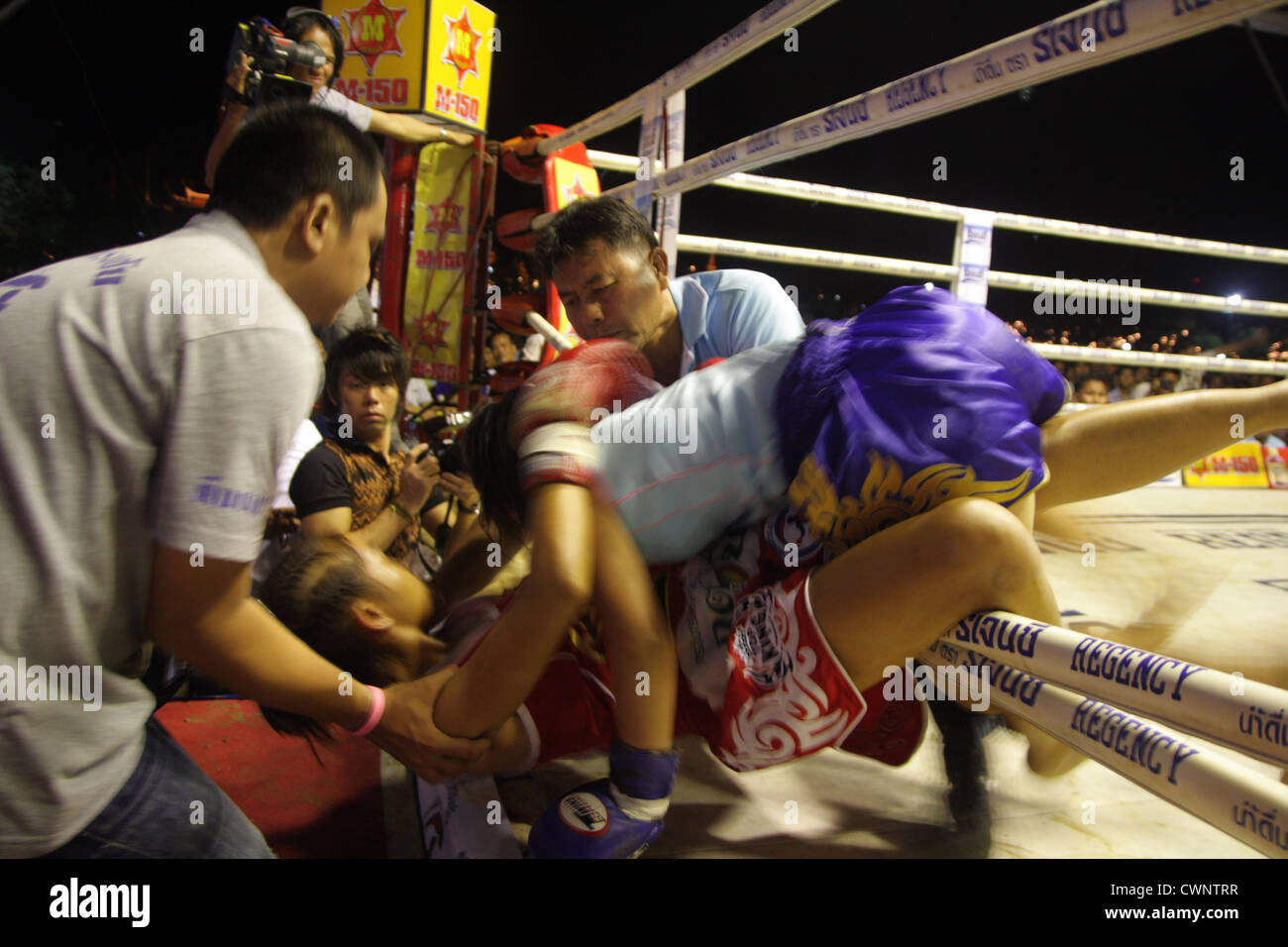 Fighter fighters fight fighting hi-res stock photography and images - Alamy