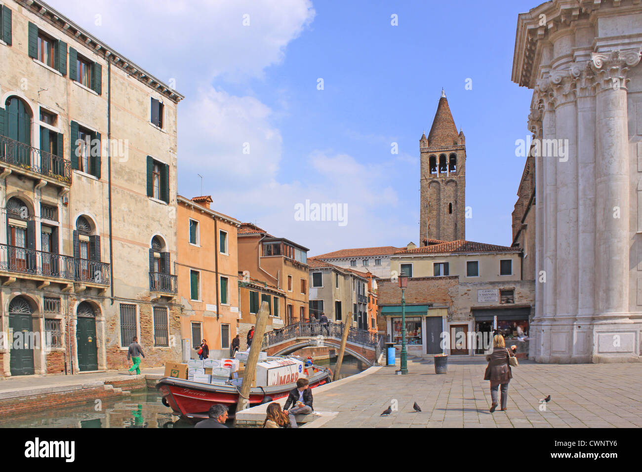Canal by san barnaba church hi-res stock photography and images - Alamy