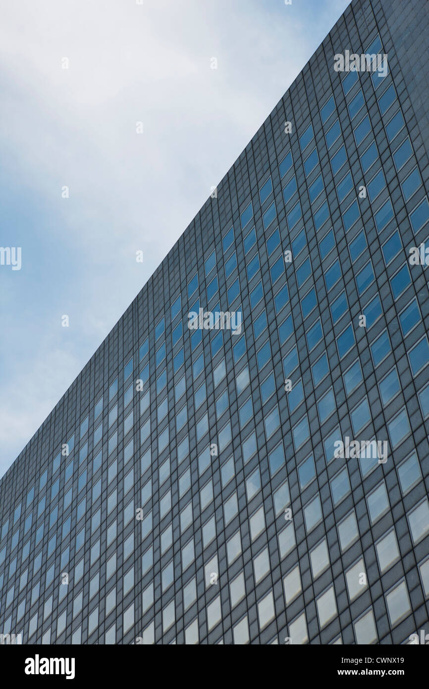 Office building low angle view hi-res stock photography and images - Alamy