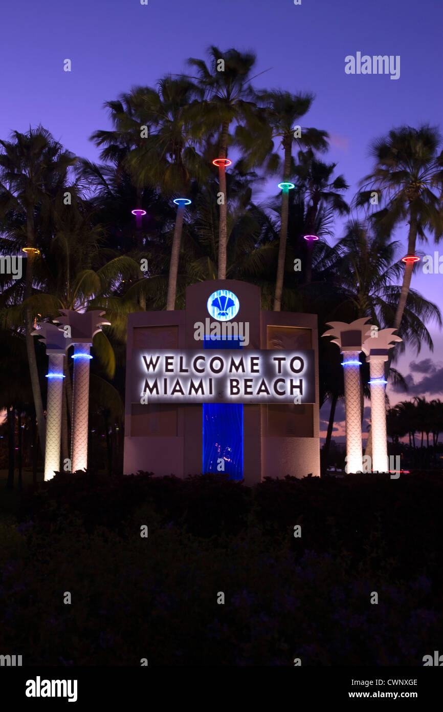 WELCOME TO MIAMI BEACH SIGN MIAMI BEACH FLORIDA USA Stock Photo - Alamy