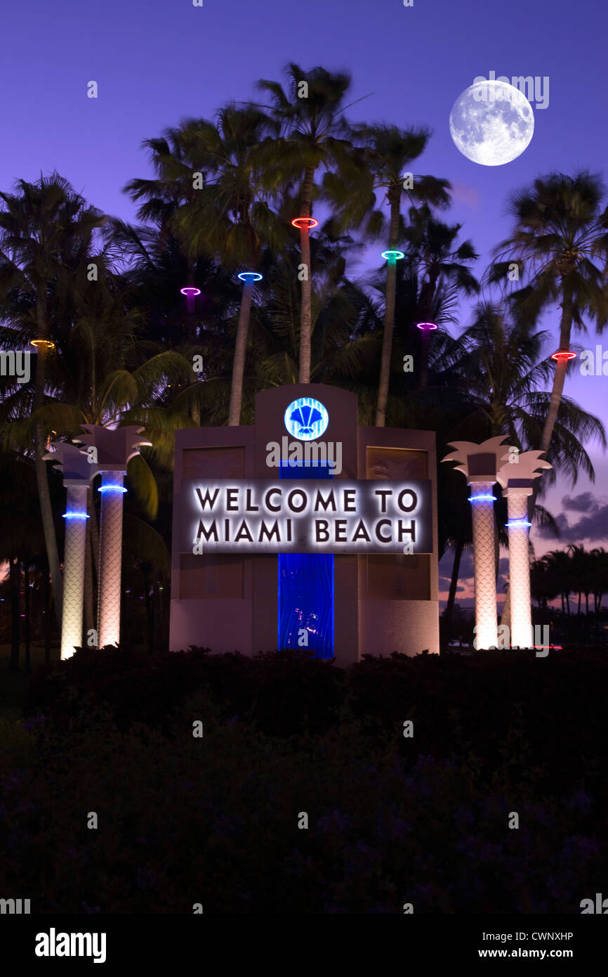 WELCOME TO MIAMI BEACH SIGN MIAMI BEACH FLORIDA USA Stock Photo - Alamy