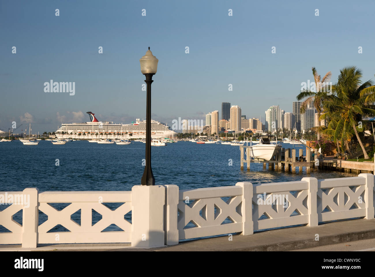 City skyline from venetian causeway hi-res stock photography and images ...