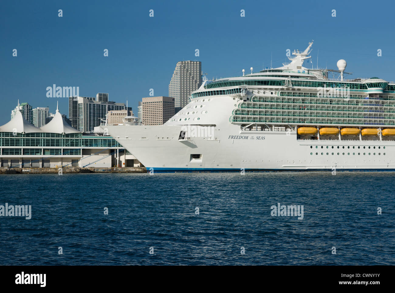 CRUISE SHIP LINER DOCKED AT PORT OF MIAMI FLORIDA USA Stock Photo - Alamy