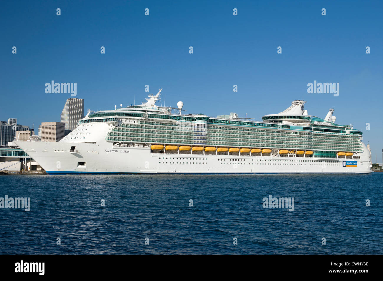 CRUISE SHIP LINER DOCKED AT PORT OF MIAMI FLORIDA USA Stock Photo - Alamy