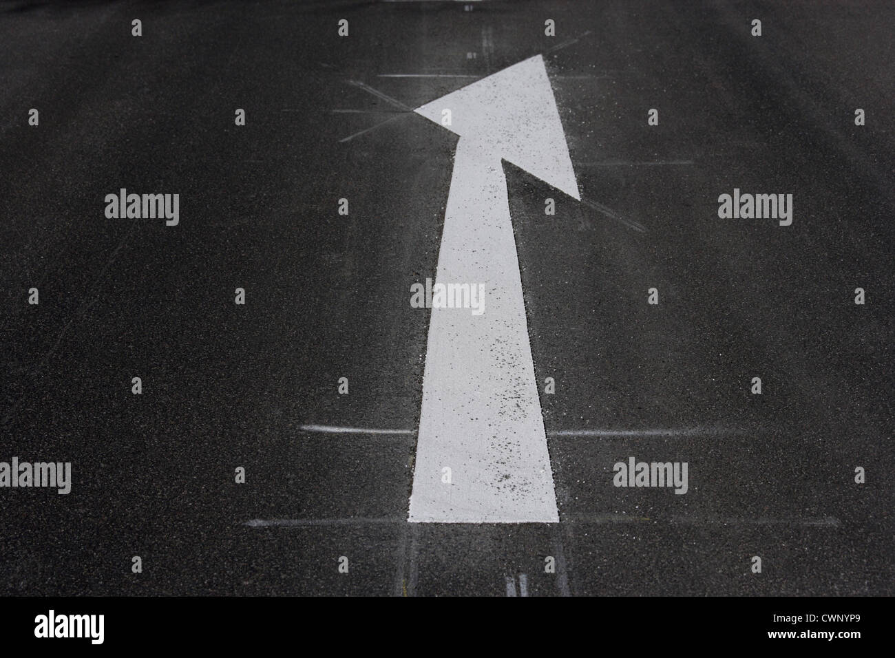 White arrow sign hi-res stock photography and images - Alamy