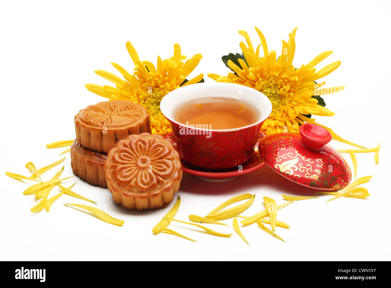 Mooncake and tea,Chinese mid autumn festival food Stock Photo - Alamy