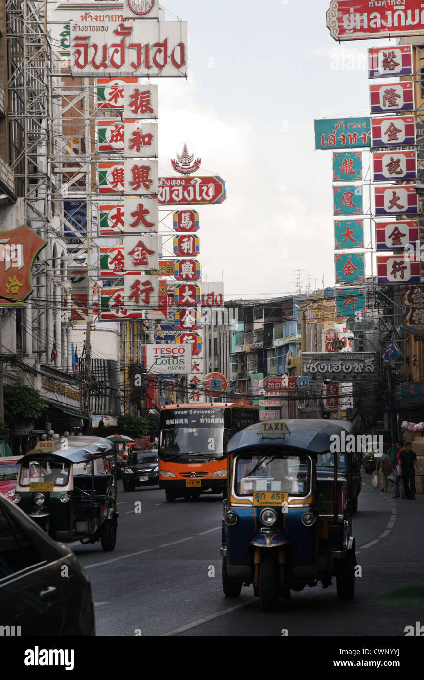 Yaowarat road , Bangkok's Chinatown , Thailand Stock Photo - Alamy