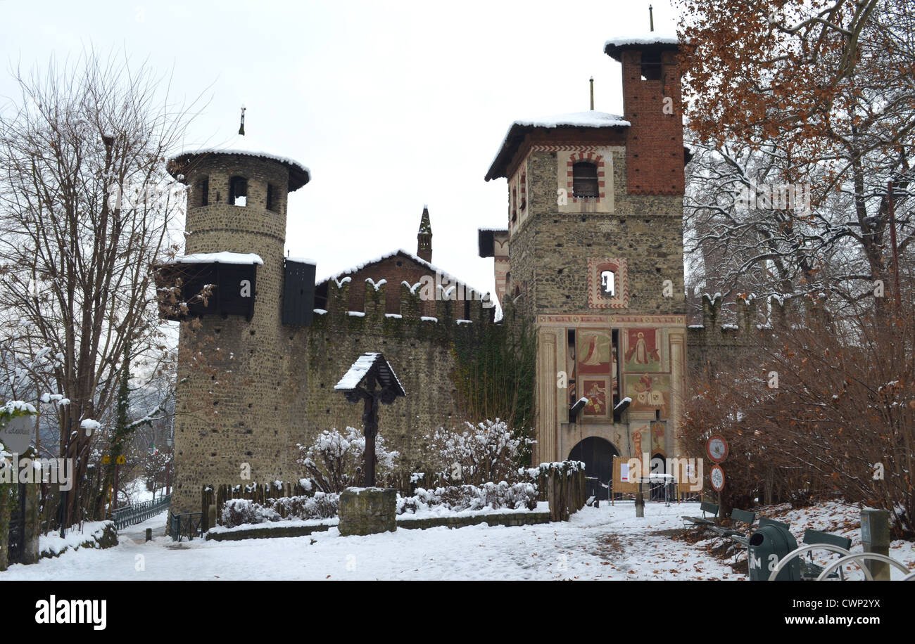 Turin, Italy: medieval castle in Parco del Valentino Stock Photo - Alamy
