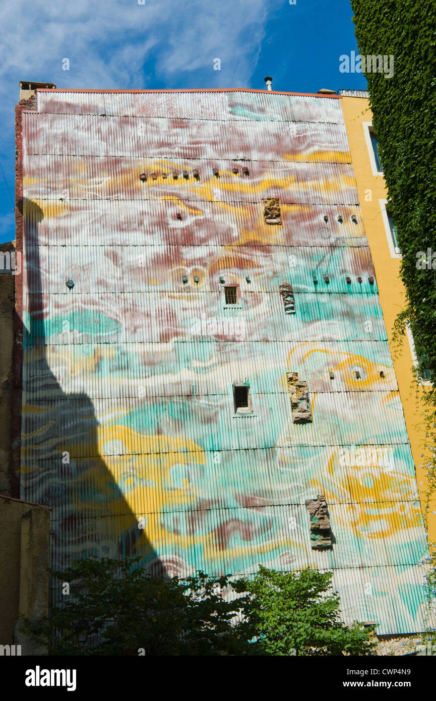 Graffiti on cladding hi-res stock photography and images - Alamy