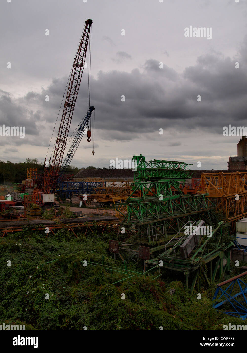 Scrapyard crane hi-res stock photography and images - Alamy