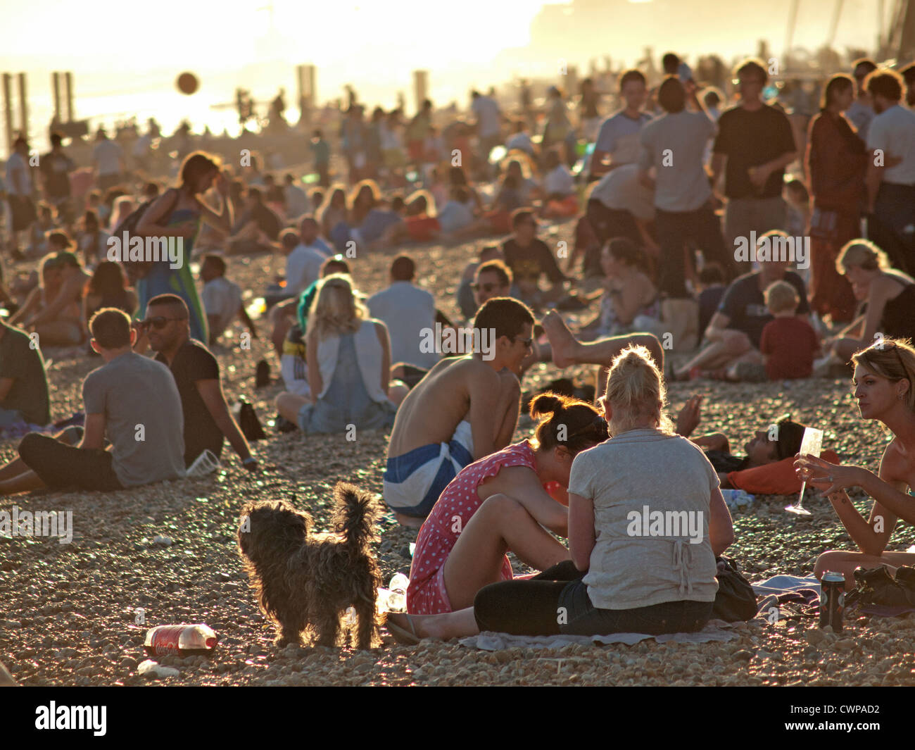 Busy crowds in the sun hi-res stock photography and images - Alamy