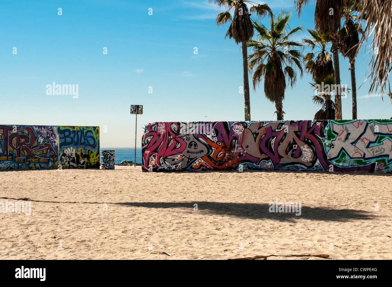 Graffiti palm trees hi-res stock photography and images - Alamy