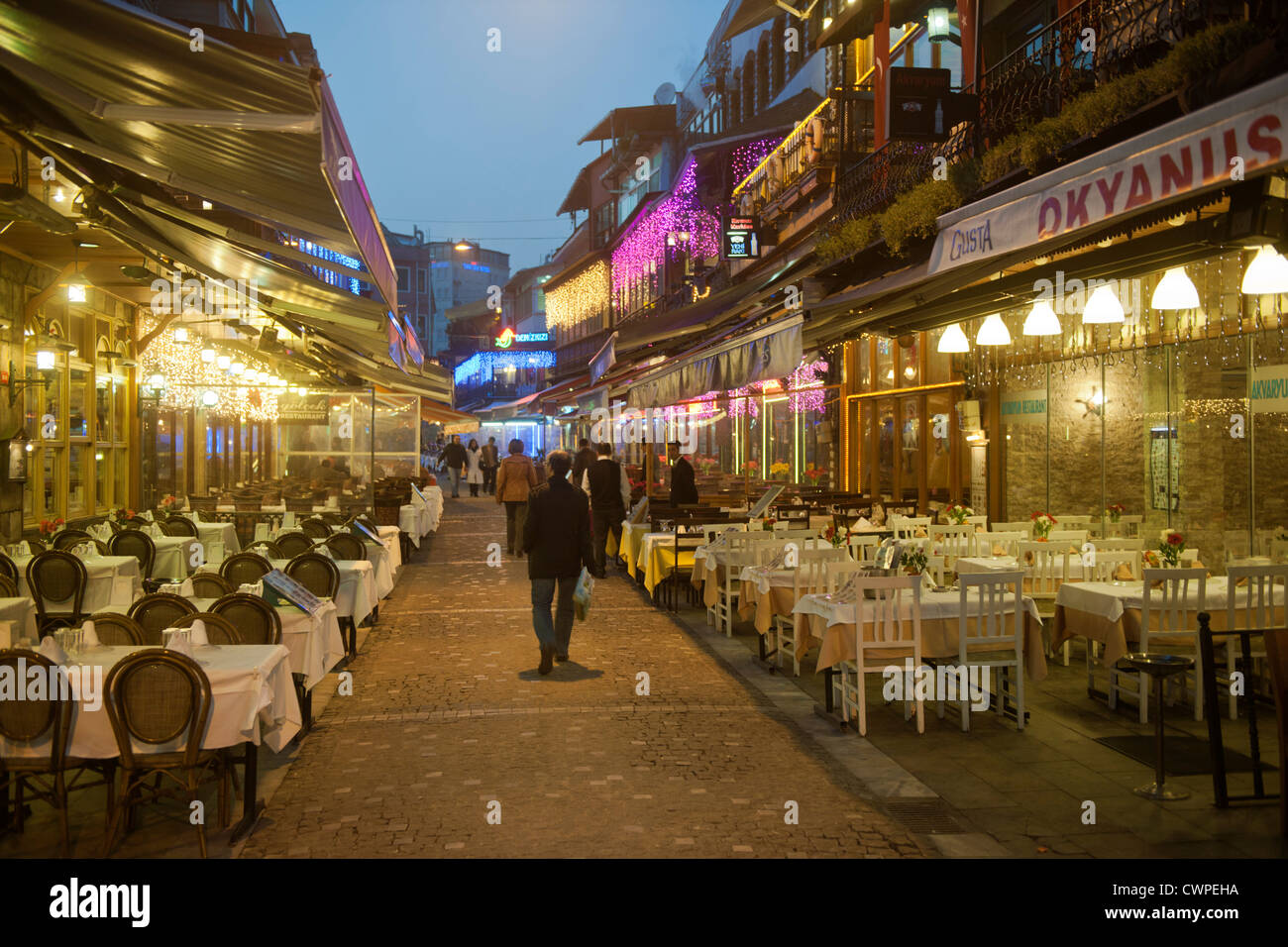 Türkei, Istanbul, Fischrestaurants in Kumkapi am Platz am Ende der Cap ...