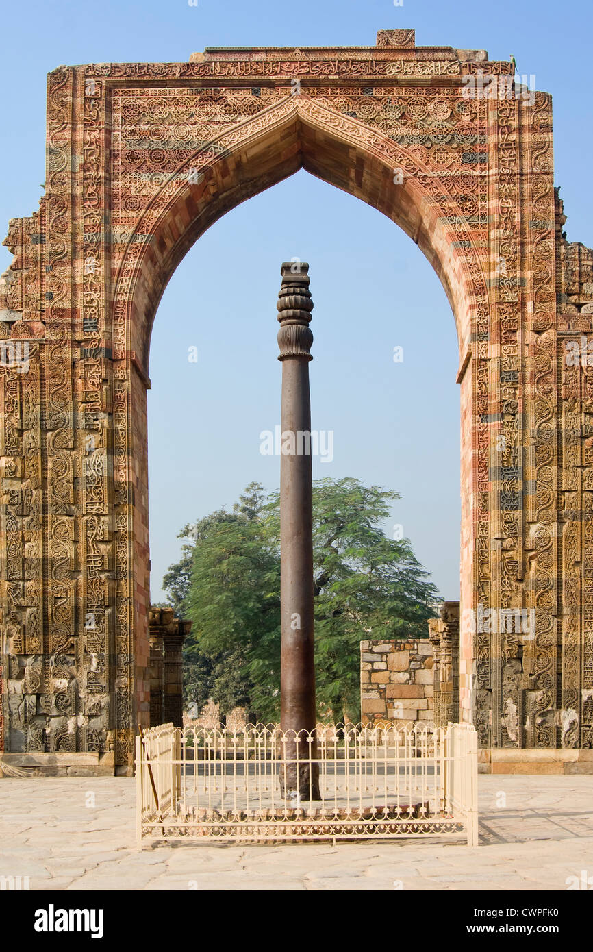 Quwwat ul-Islam Mosque, Mehrauli Archaeological Park, Delhi, India ...
