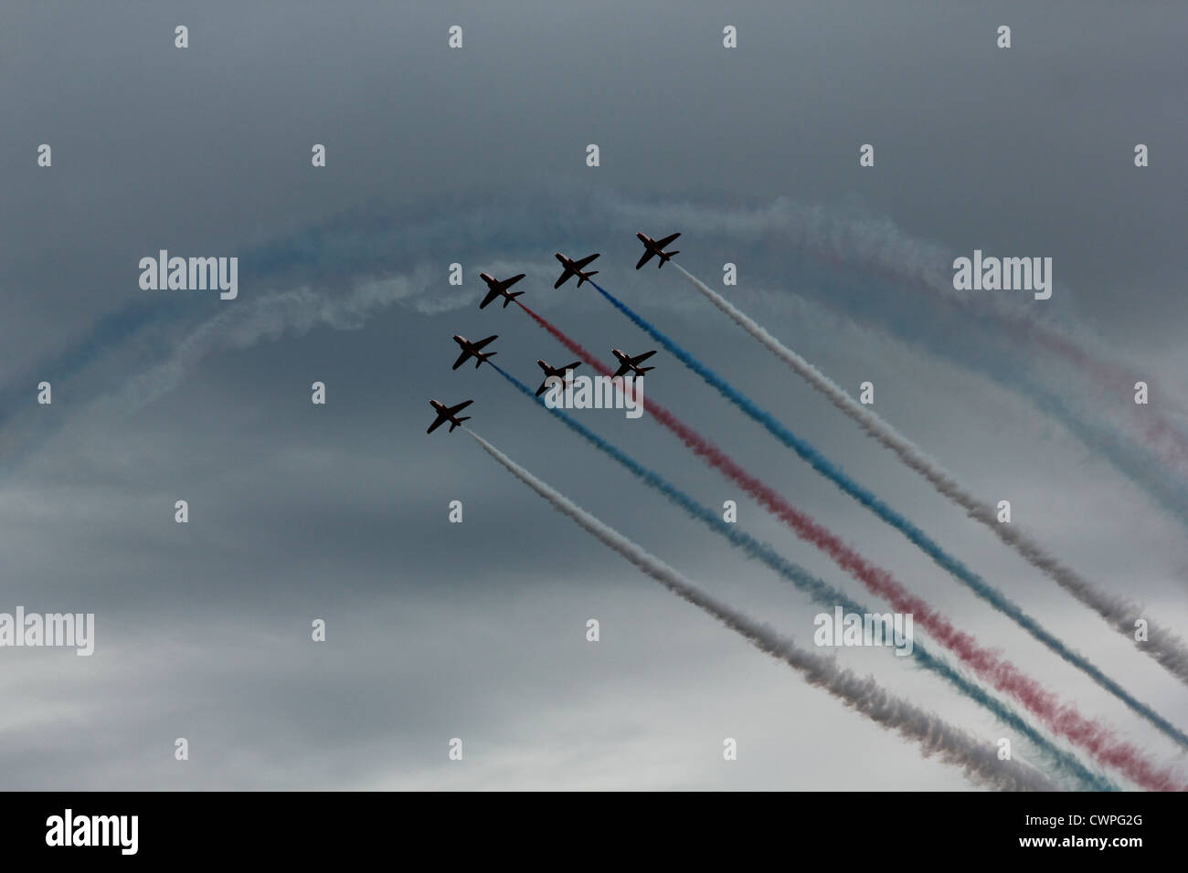 Red arrows smoke hi-res stock photography and images - Alamy